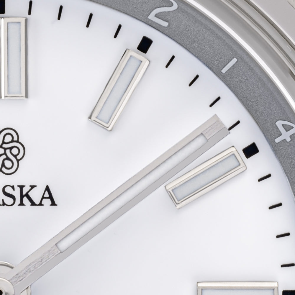 Arctic White | Venturer